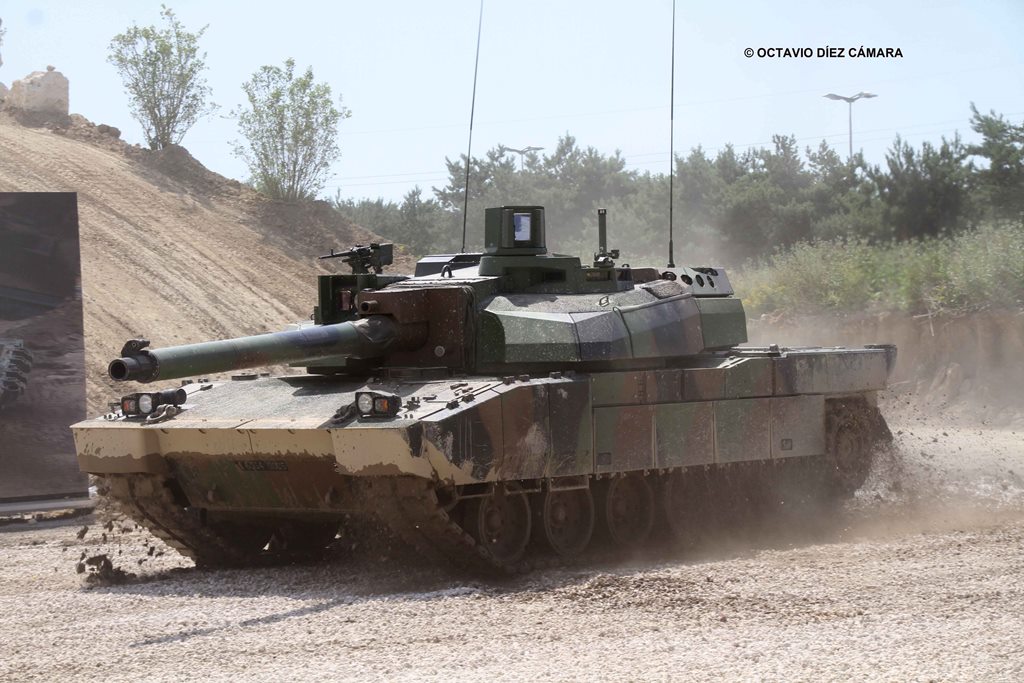 Ejército de Tierra francés recibe los carros de combate Leclerc XLR - Noticias Defensa defensa ...